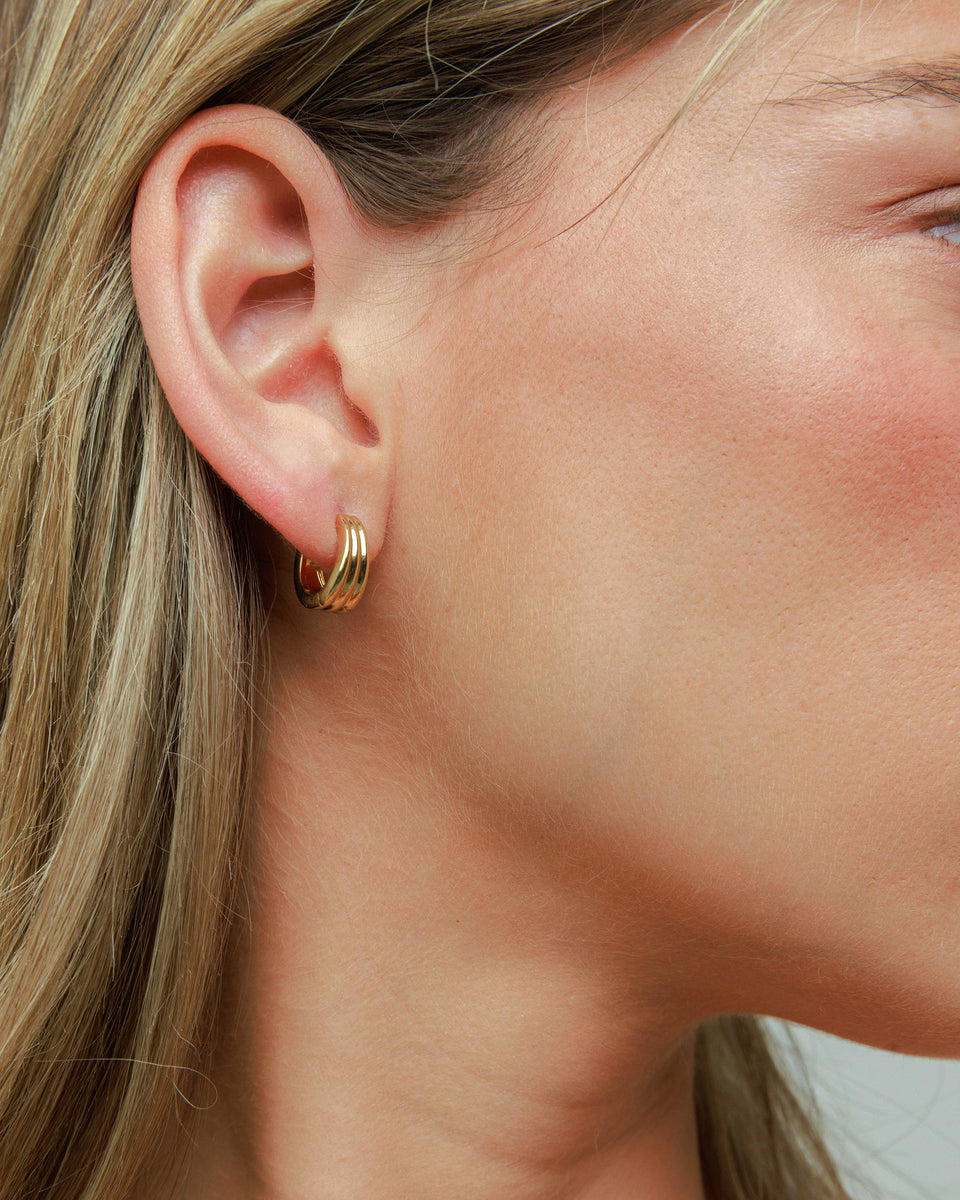 Elara Wave Hoop Earrings – Monday Monarch